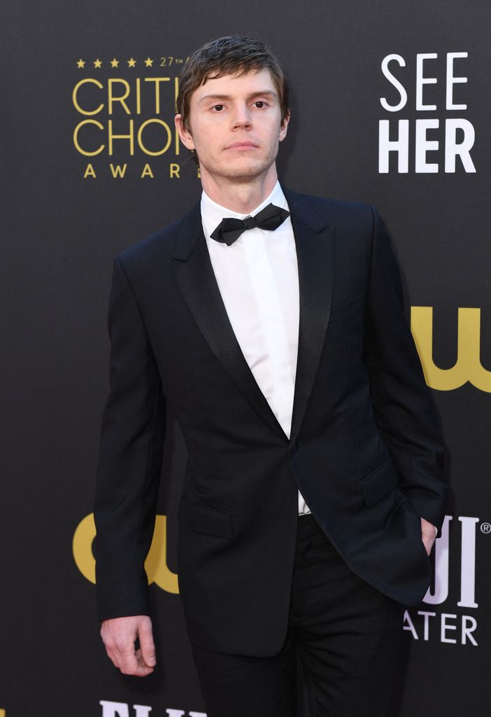 Carachtar Tearmainn Evan Peters So Ernst Nahm Evan Peters Die Rolle