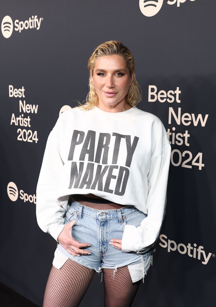 Kesha Perda De Peso 2024 Kesha Reaparece Con Preocupante Sobrepeso