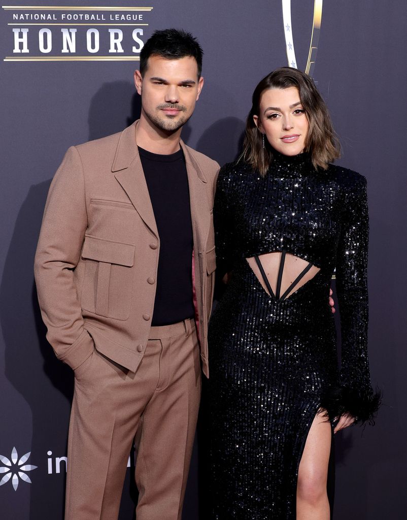 Taylor Lautner 2024 Fidanzata Che Si Bacia Taylor Lautner Und Seine