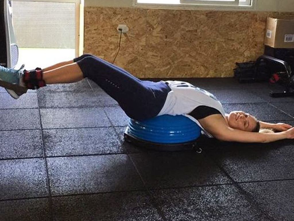 Alles für den Afterbaby-Body: Bar Refaeli im Fitness-Wahn! | Promiflash.de