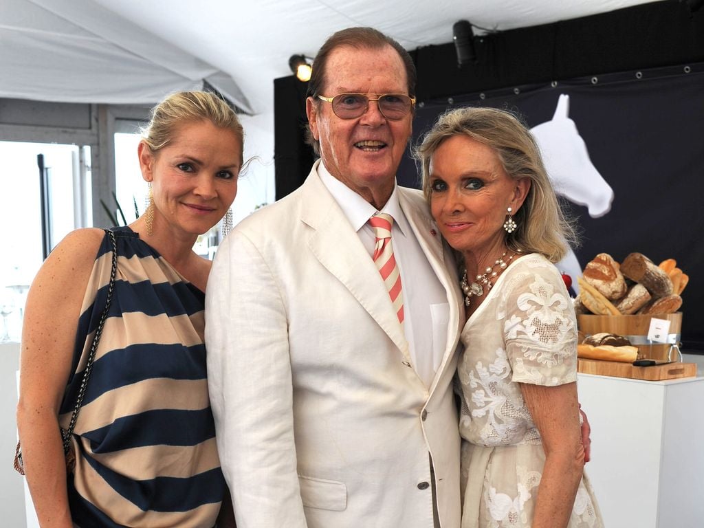 "James Bond"-Star trauert: Roger Moores Tochter ist tot! | Promiflash.de