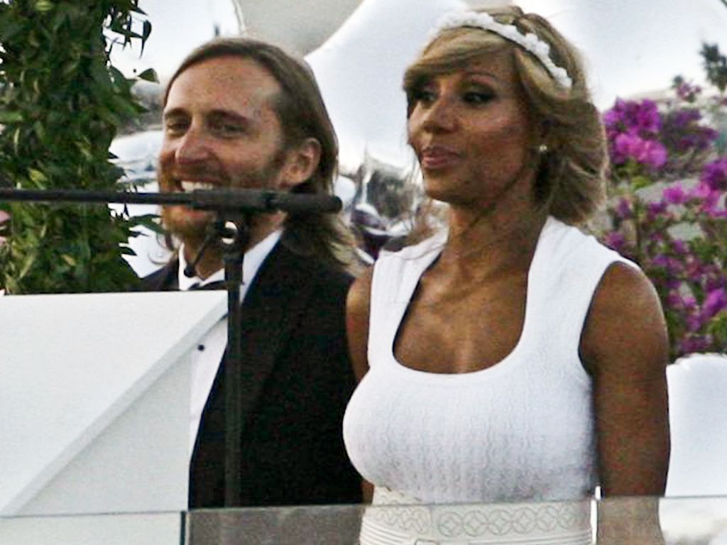 So schön sieht David Guettas Frau als Braut aus! | Promiflash.de