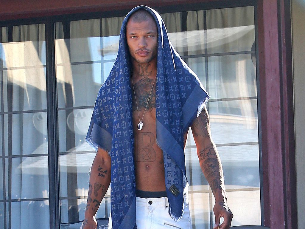 So heiß geht Scheidung! Jeremy Meeks post vor Haus seiner Ex ...
