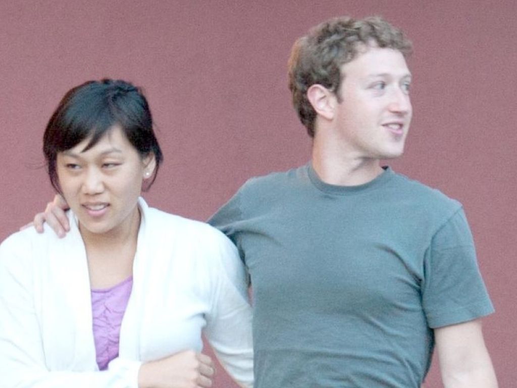 Facebook-Gründer Mark Zuckerberg verlobt? | Promiflash.de