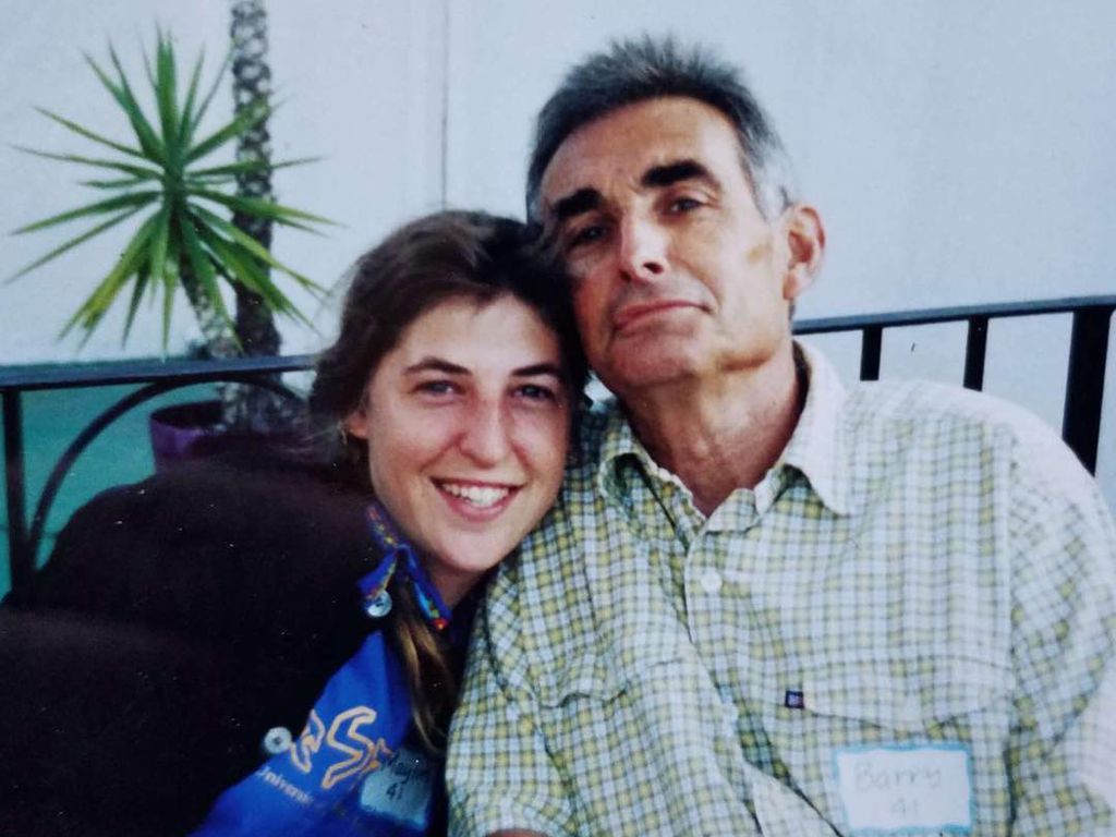 TBBT-Mayim Bialik: Rührender Post über verstorbenen Vater | Promiflash.de