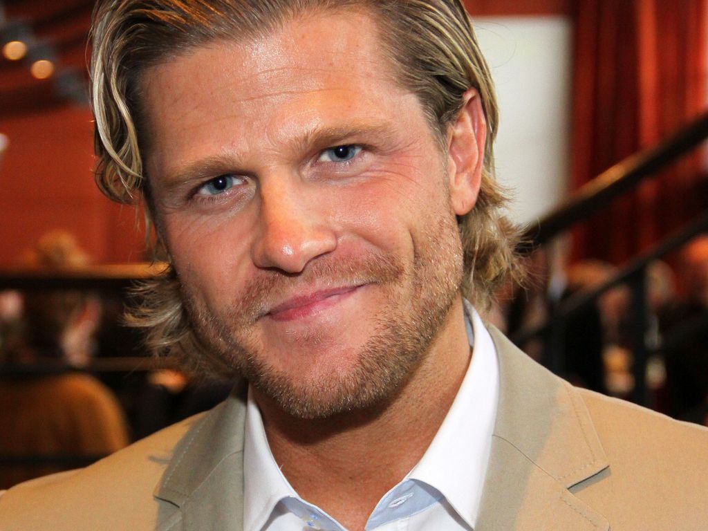 Neue Karriere: Bachelor Paul Janke ist nun Sänger! | Promiflash.de