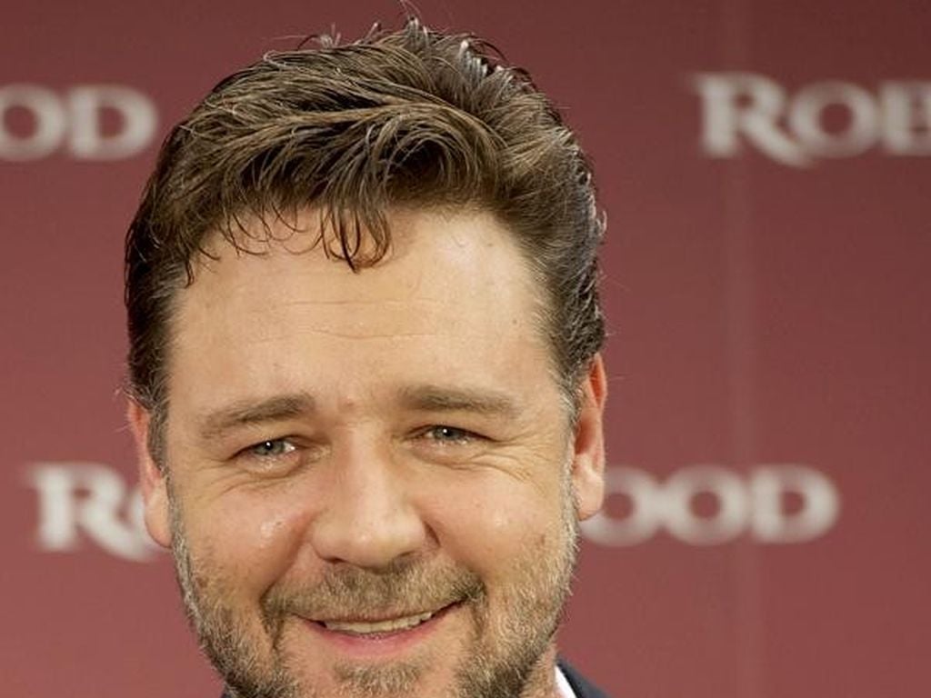 Russell Crowe bald auf Briefmarken! | Promiflash.de