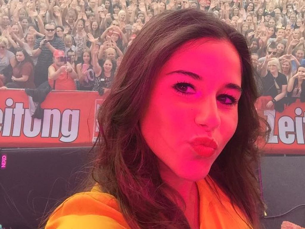 Neu-Mama: Sarah Engels steht schon wieder auf der Bühne | Promiflash.de