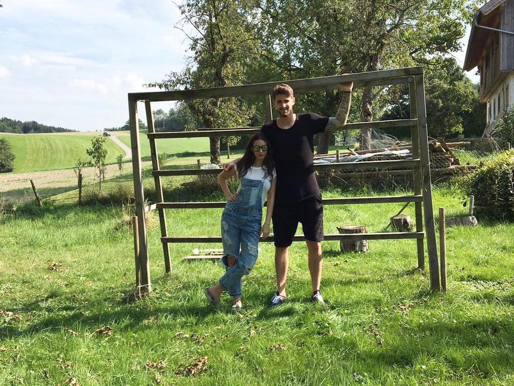 Zwerg & Riese: Süße Liebesgrüße von Sila Sahin & Samuel! | Promiflash.de