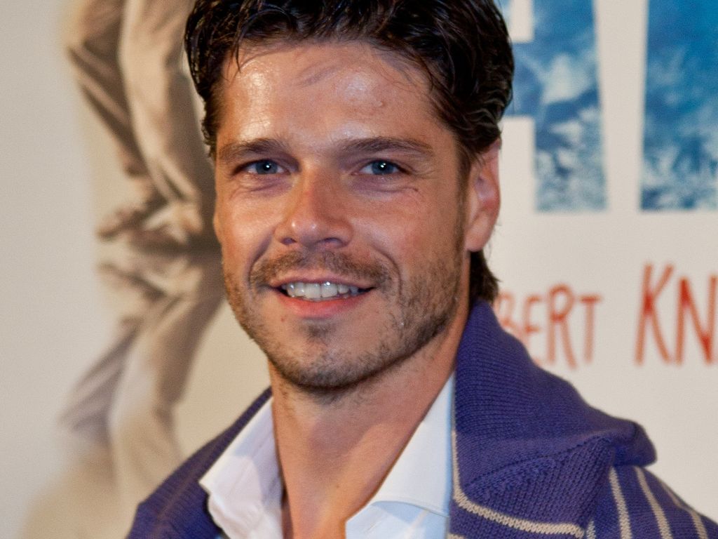 Stephen Dürr muss noch 4 Wochen in Klinik bleiben! | Promiflash.de