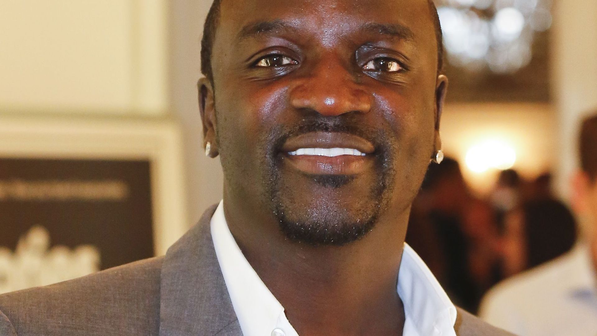 Er ist zurück: Akon veröffentlicht gleich 5 Alben! | Promiflash.de