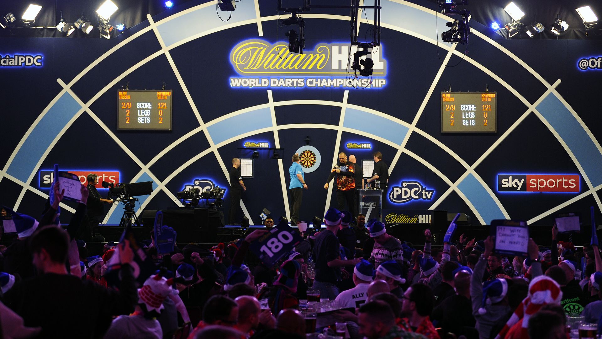 Darts-WM: Spieler fällt vor Jubel Zahnprothese aus dem Mund!