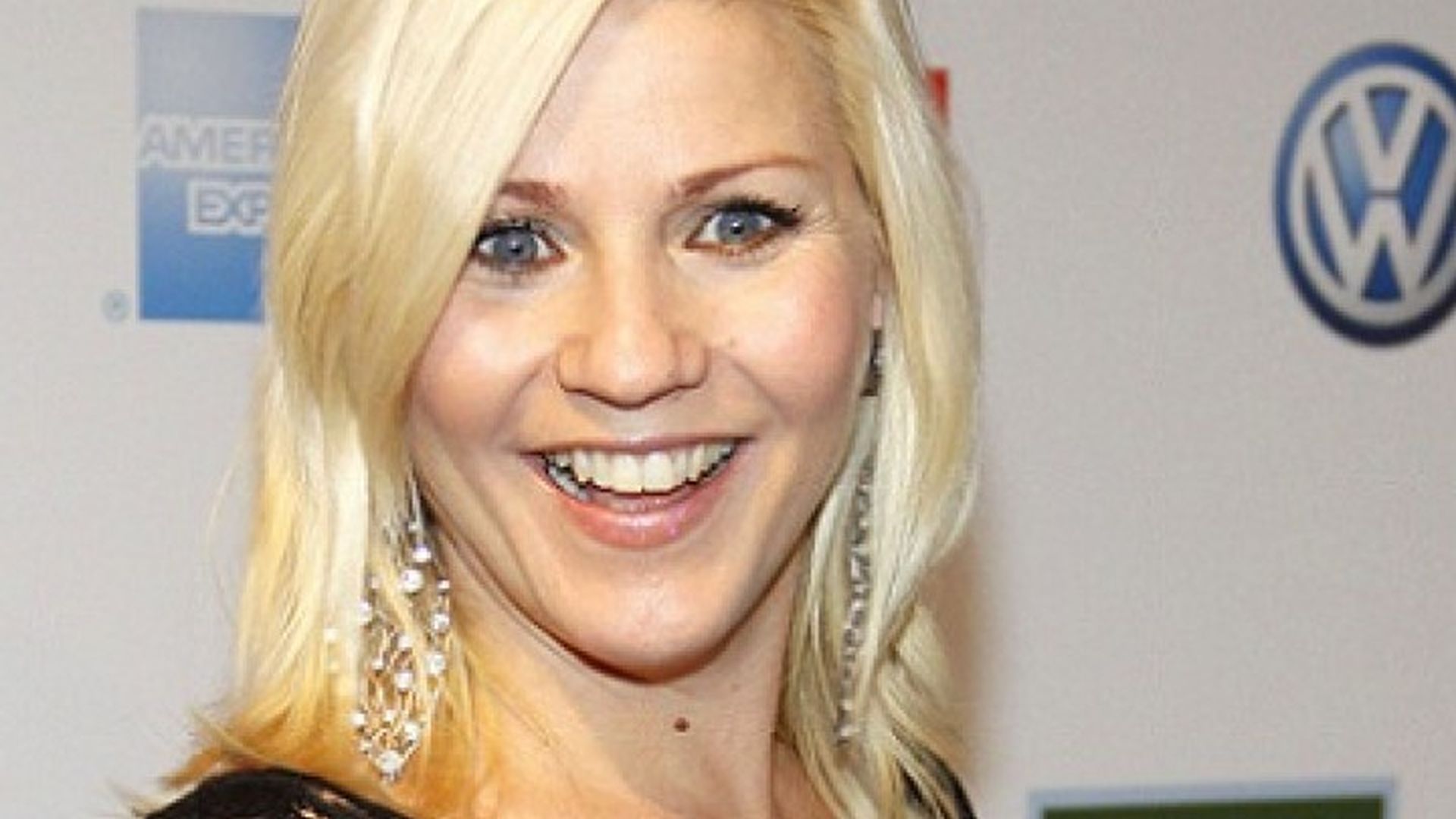 So schwanger ist die Big Brother-Moderatorin! | Promiflash.de