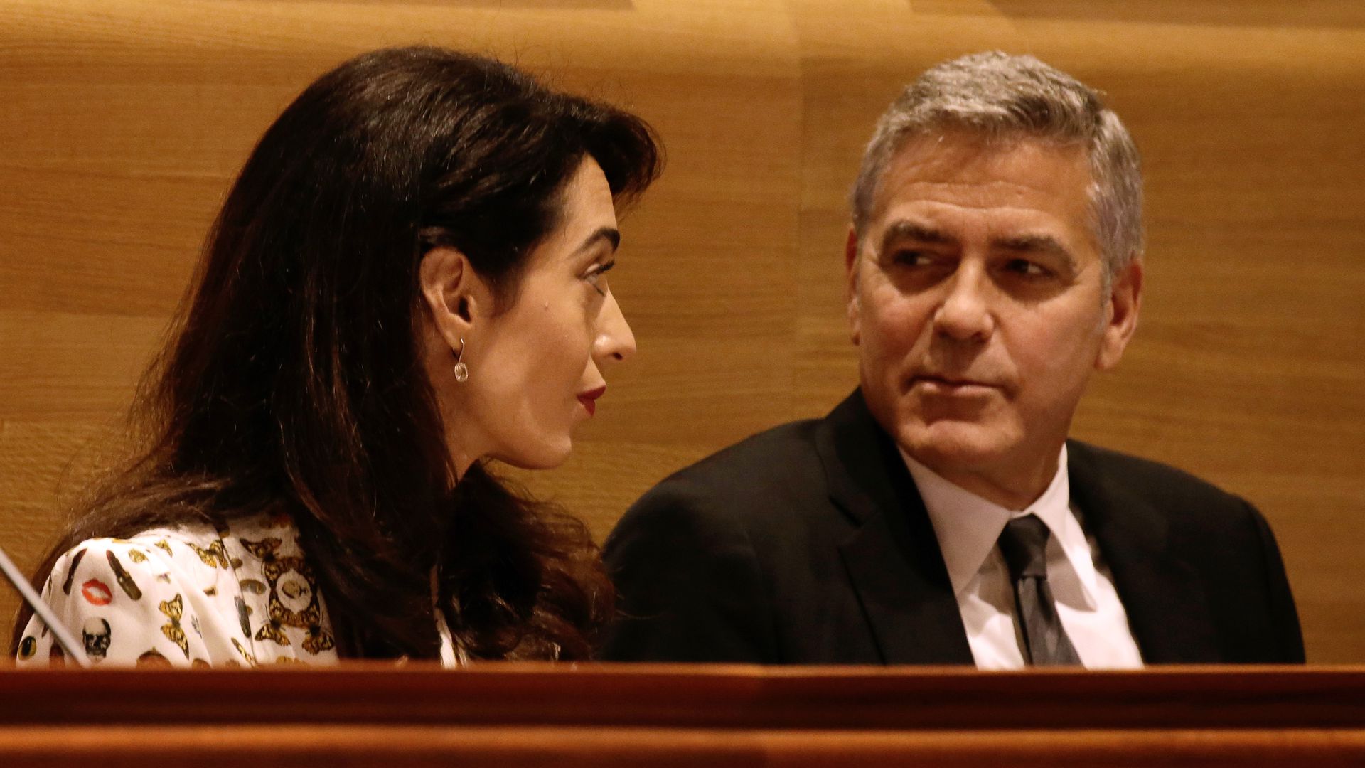 Da ist der Babybauch! Neue Schwanger-Pics von Amal Clooney