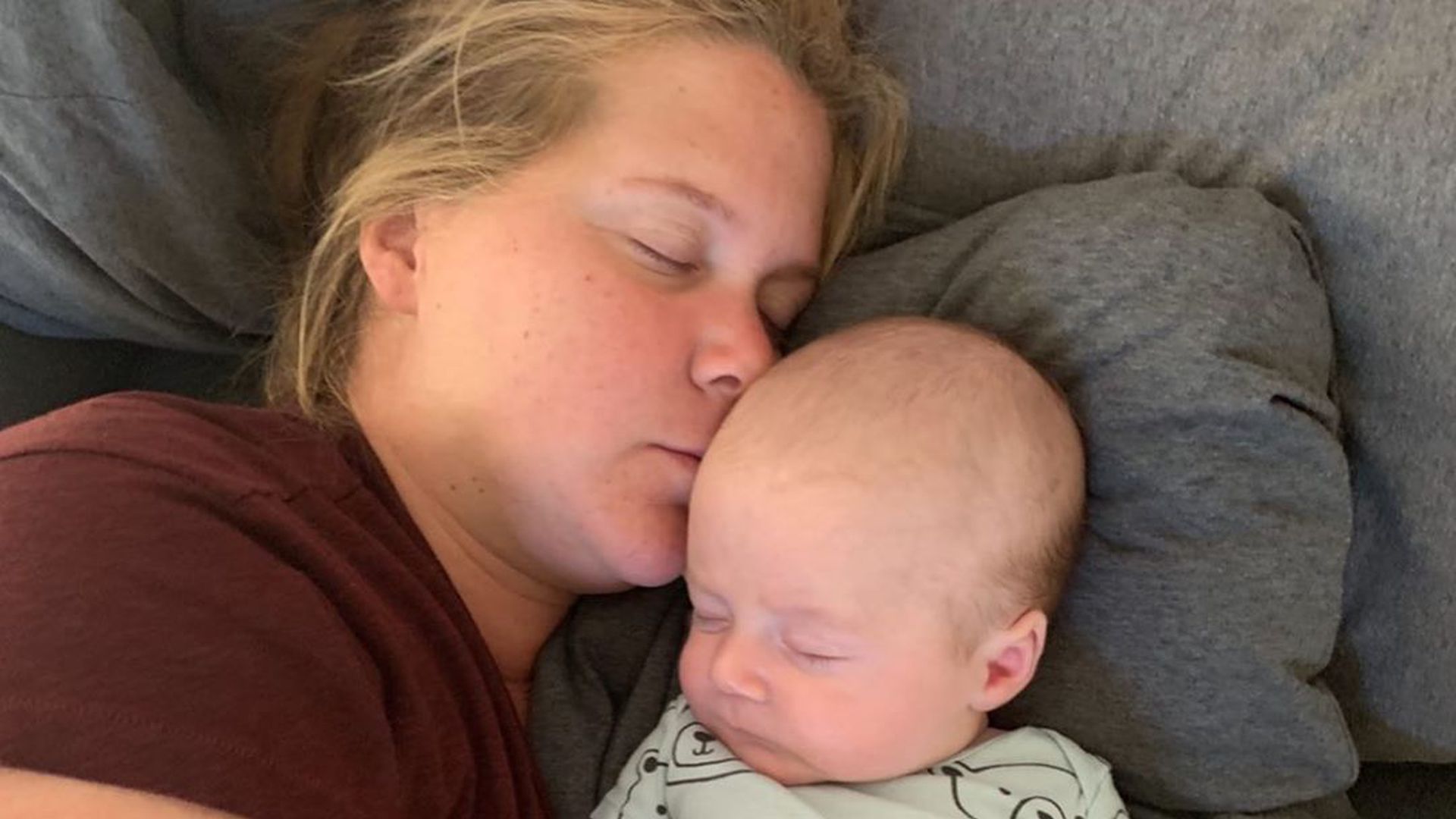 Schon ein Jahr alt: So süß gratuliert Amy Schumer ihrem Sohn