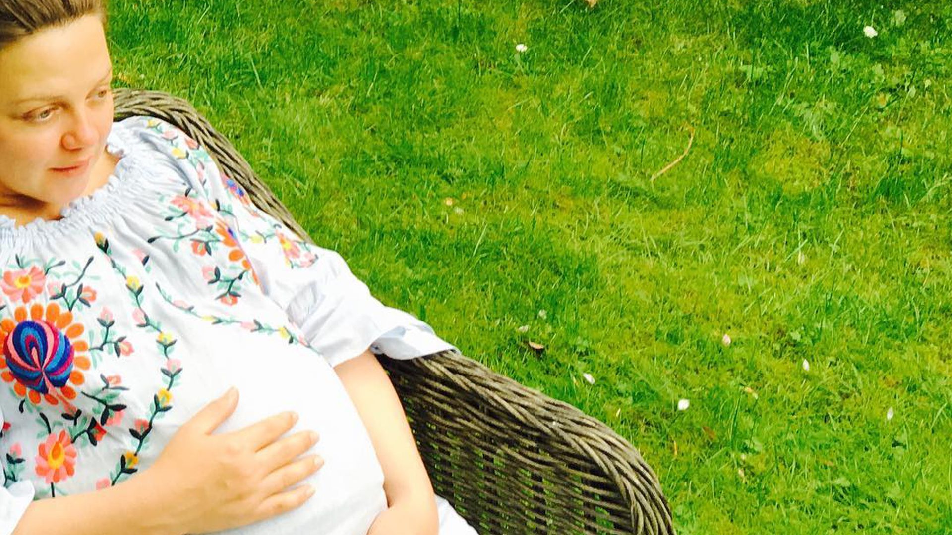 Happy Bald-Mama: Annett Louisan postet 1. Kugelbauch-Foto! | Promiflash.de
