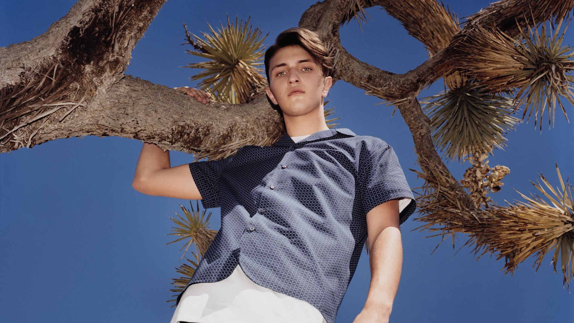 Krasse Model-Family: Anwar Hadid neues "Hugo Boss"-Gesicht! | Promiflash.de