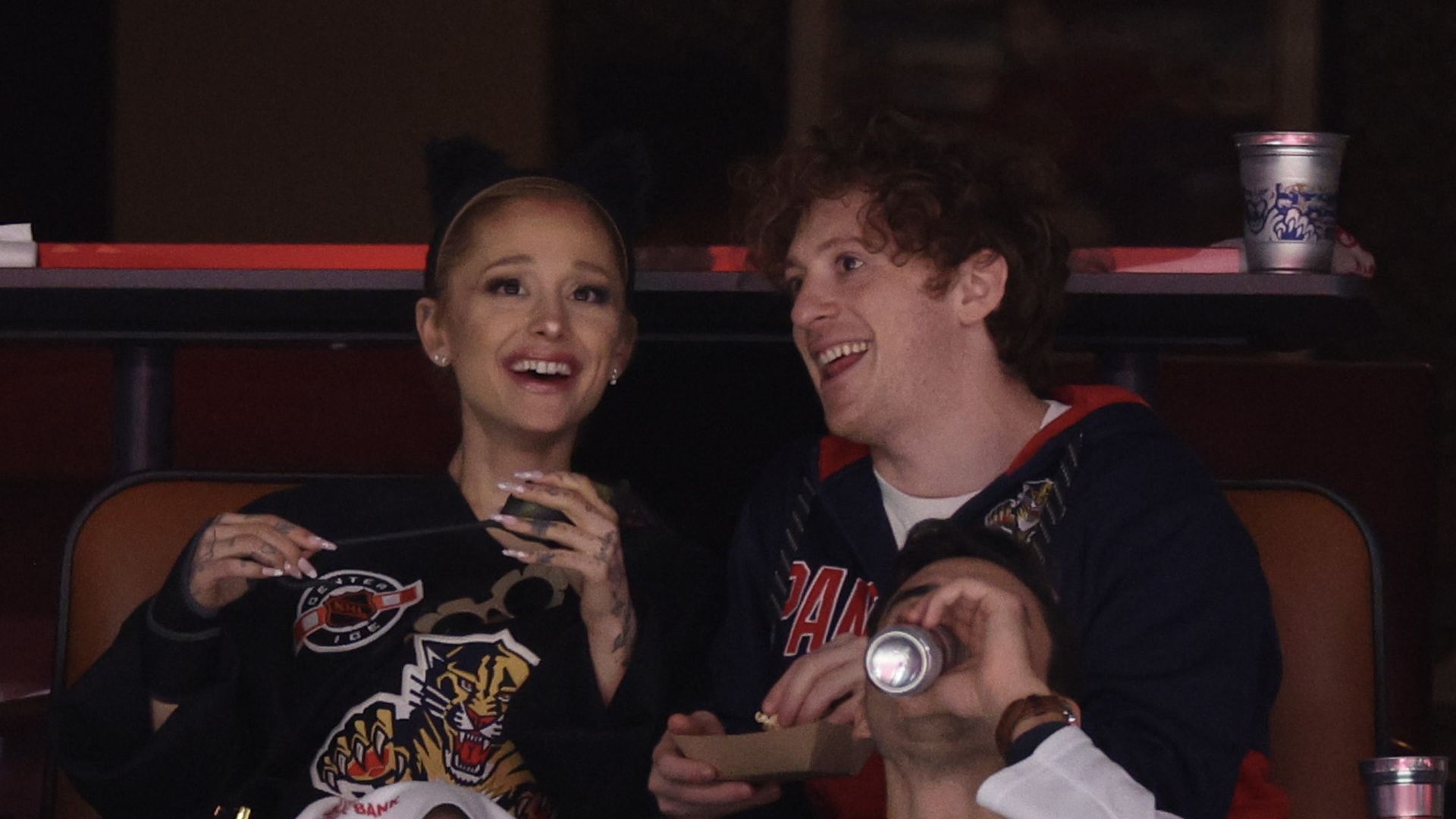 Ariana Grande plant angeblich ihre Hochzeit mit Ethan Slater