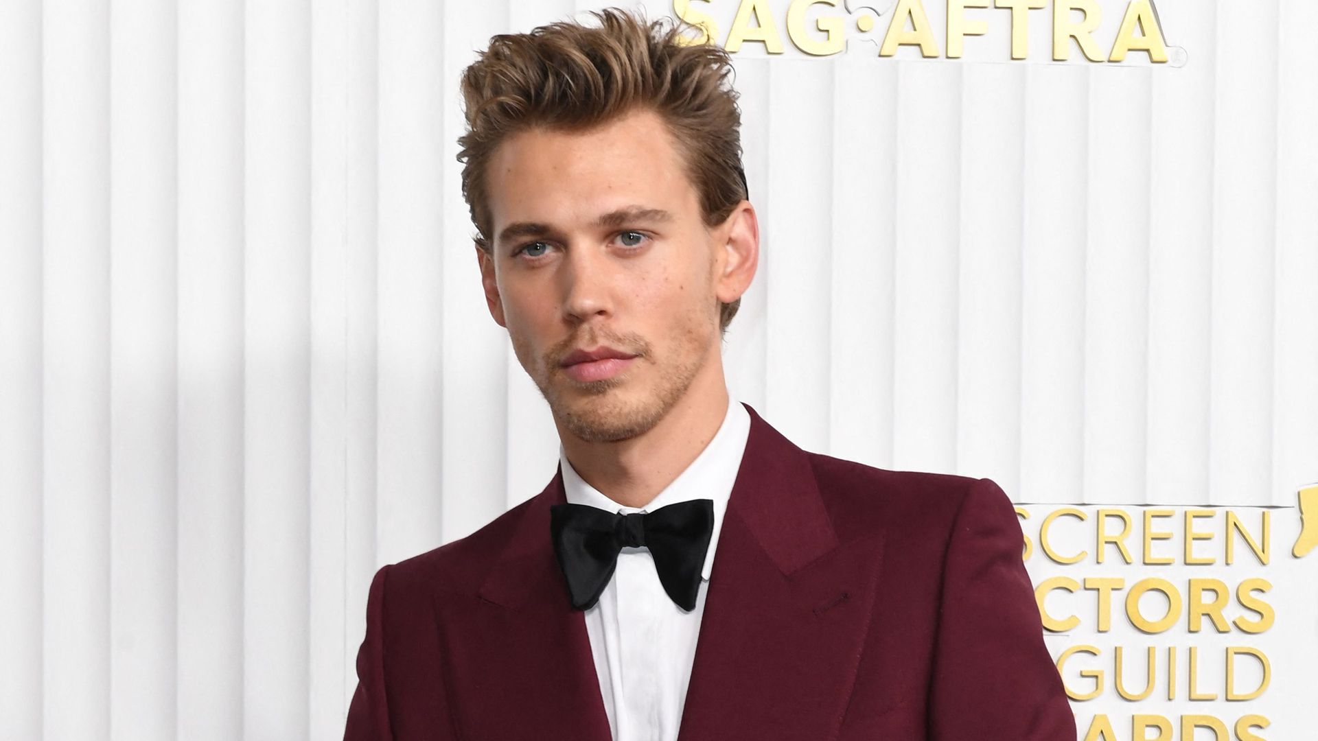 Hilfe für Ladys: Austin Butler wird als Gentleman gefeiert!