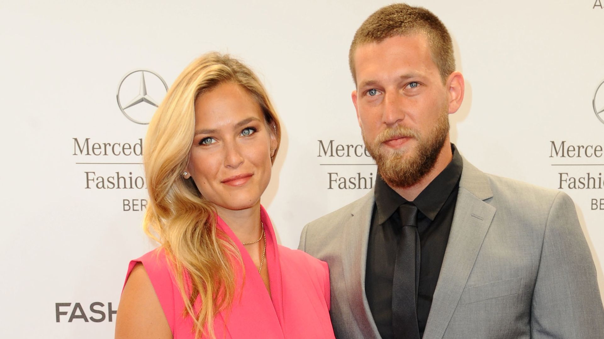 Bar Refaeli: Berlin-Besuch mit schönem Unbekannten | Promiflash.de