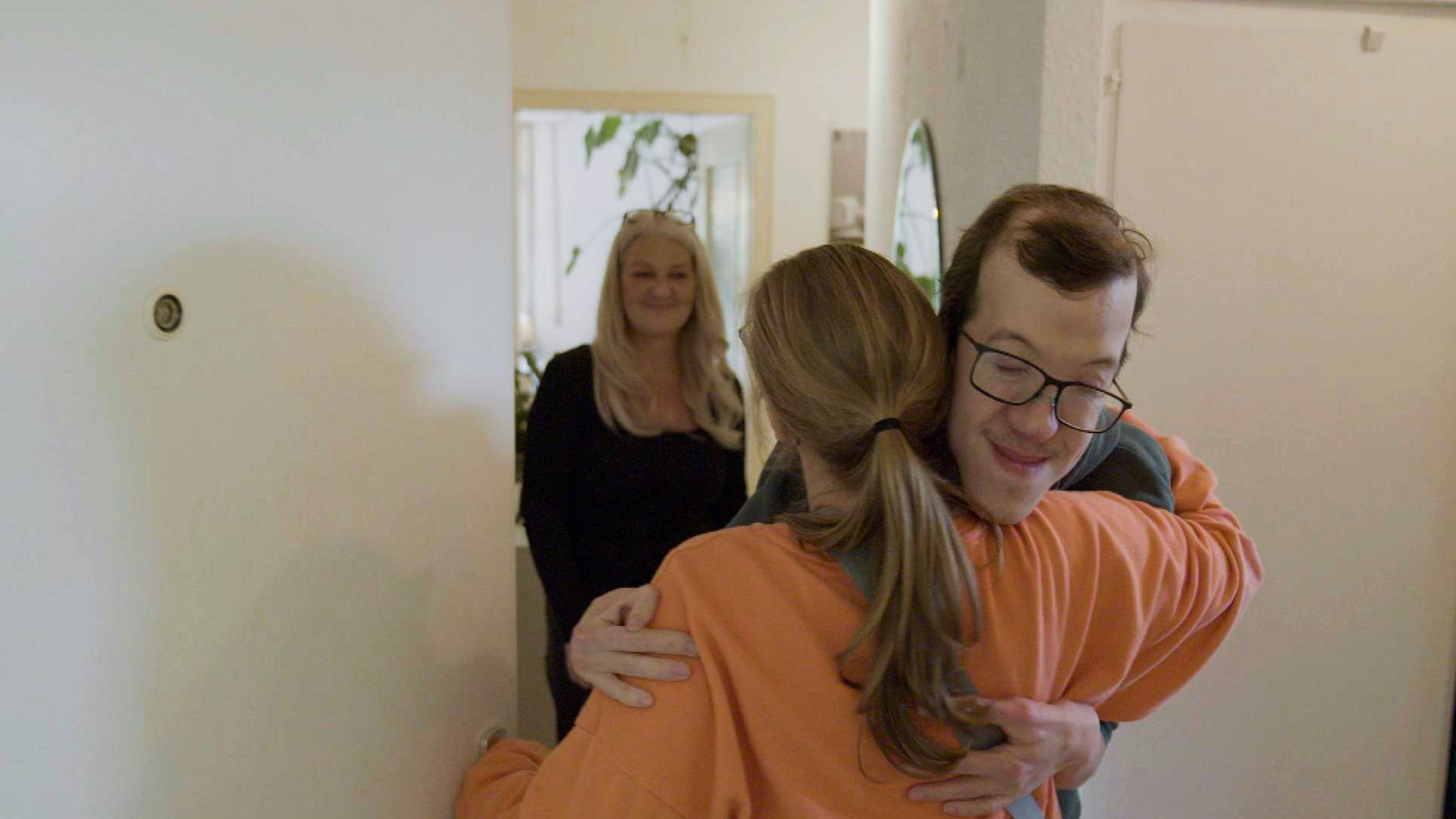 "Besonders verliebt"-Tobias stellt Mutter neue Freundin vor