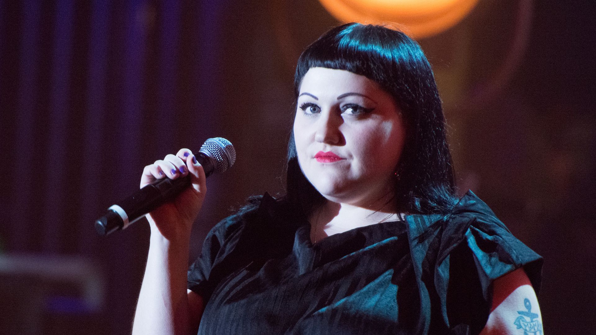 Frisch im Schritt: Beth Ditto als Laufstegmodel auf NYFW | Promiflash.de
