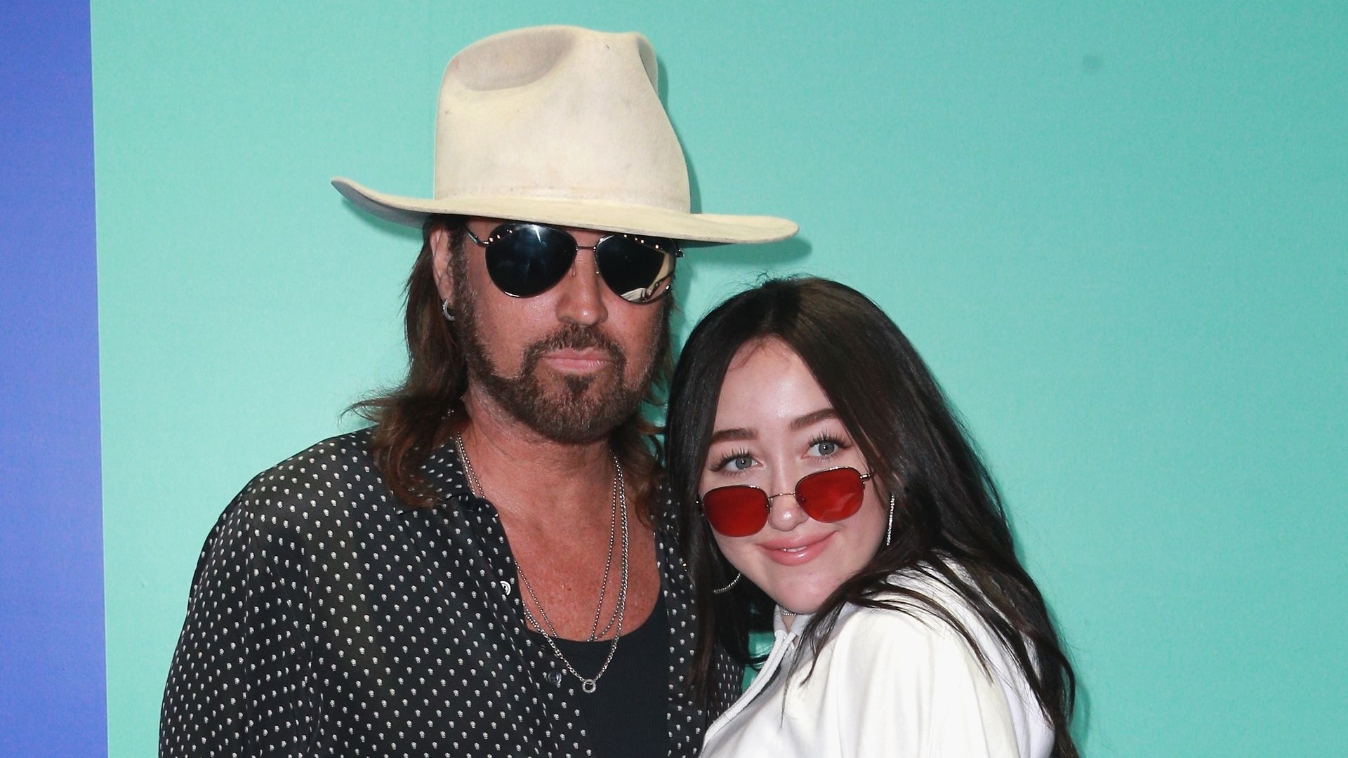 Trotz Familienfehde: Noah Cyrus bleibt Papa Billy Ray loyal