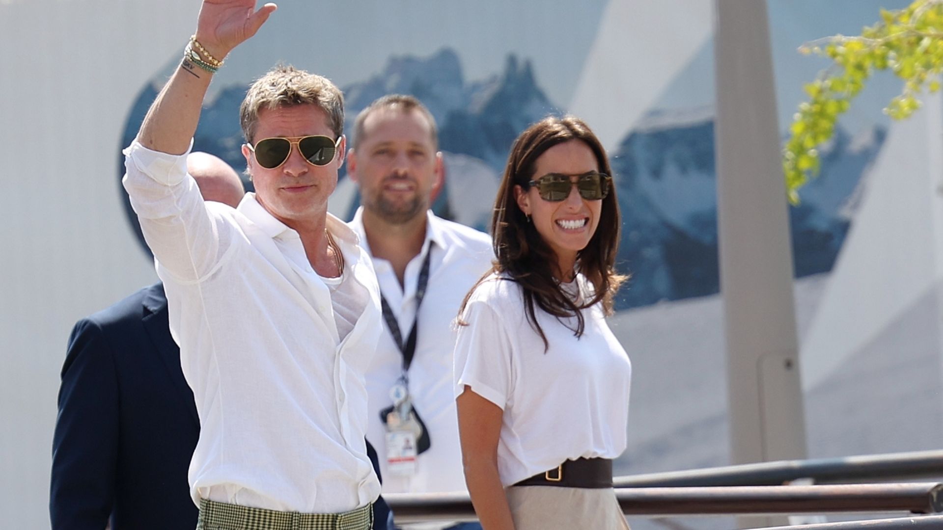 Seltener Paarauftritt: Brad Pitt strahlt mit Ines in Venedig
