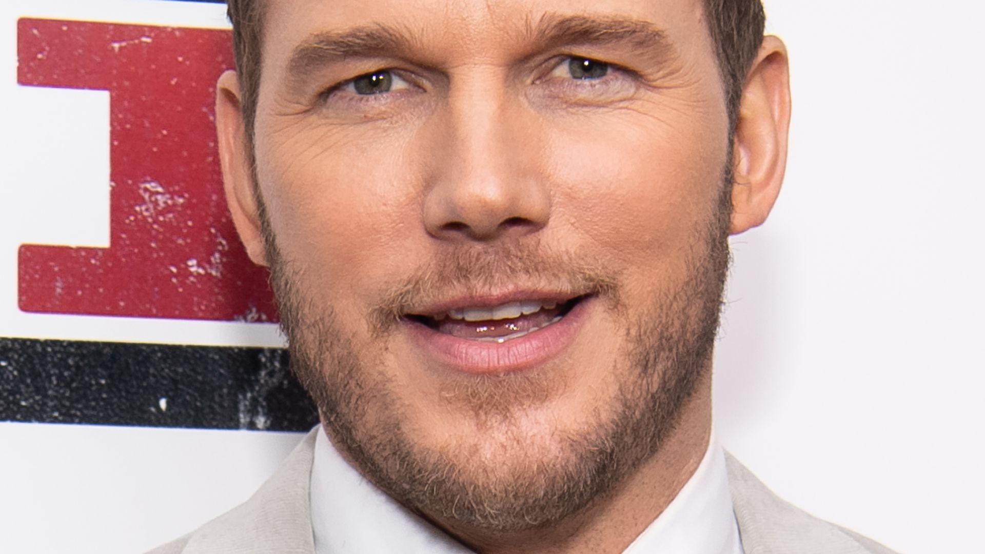 Amüsiert: So viel Hochzeitstorte hat Chris Pratt gegessen! | Promiflash.de