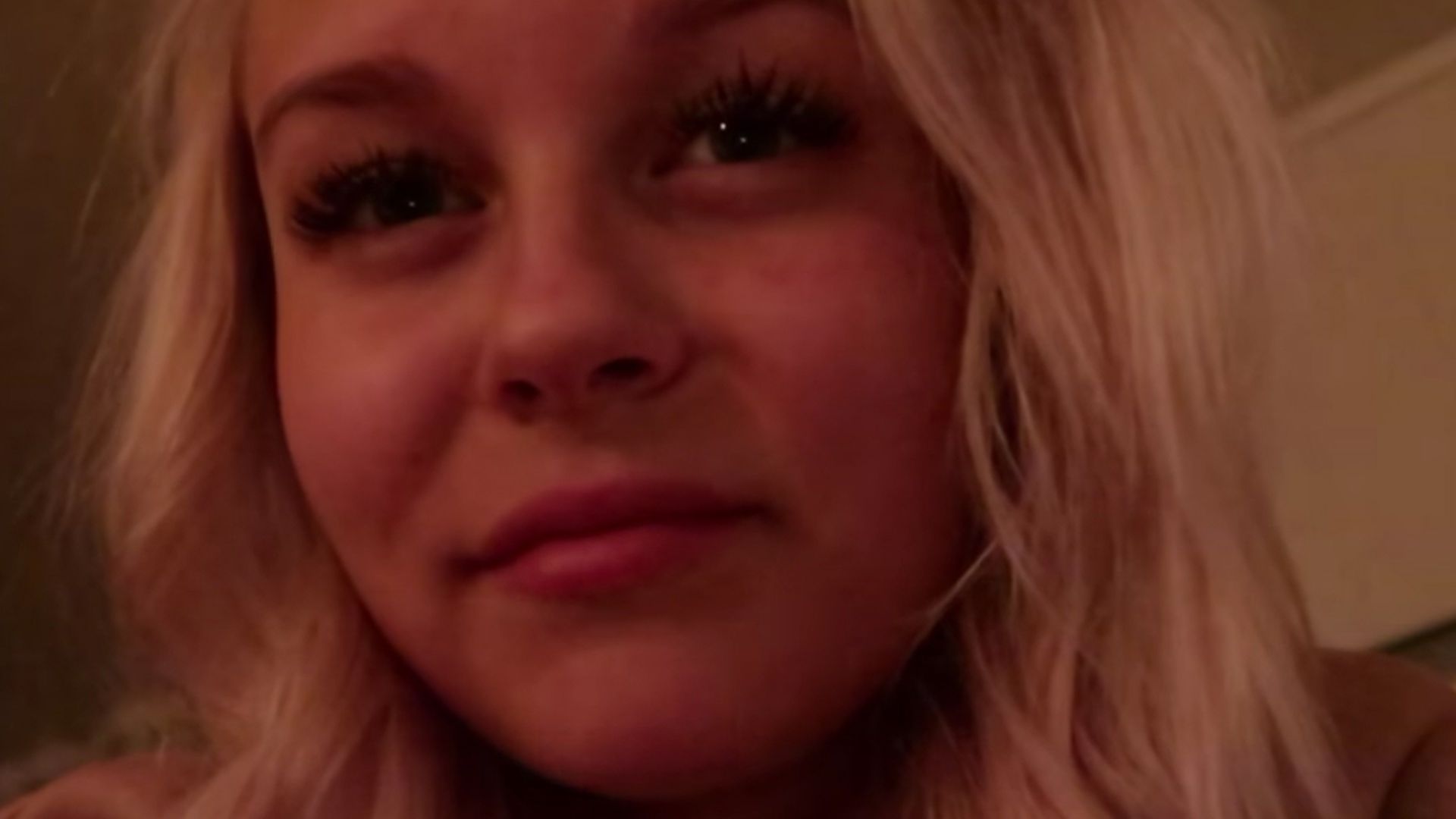 Herrlich uneitel! Dagi Bee filmt sich total ungeschminkt | Promiflash.de