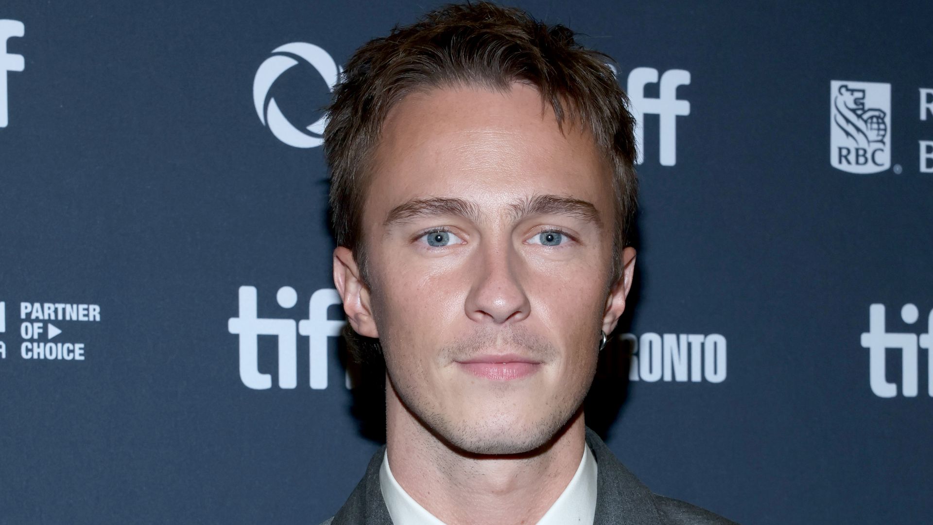 Darum meidet der Netflix-Star Drew Starkey Social Media