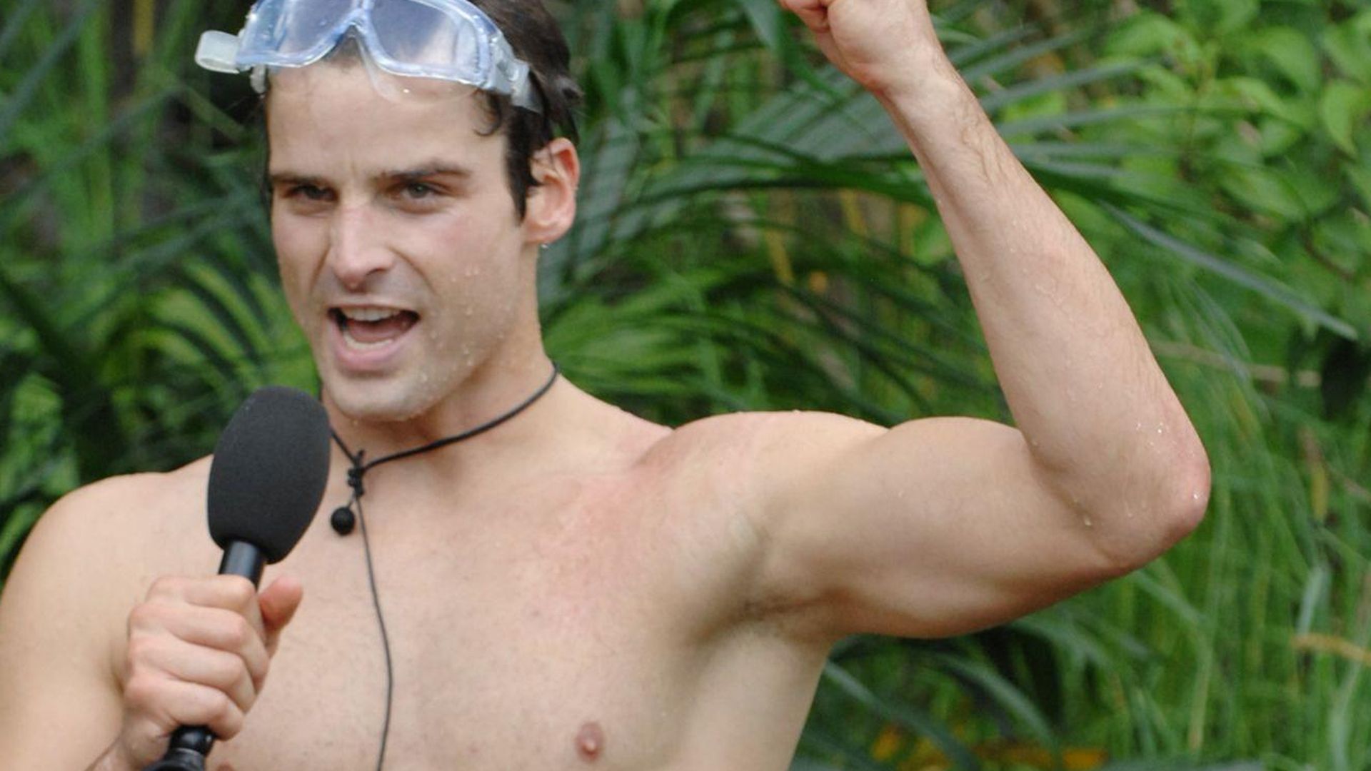 Olivia legt Hand an: "Klötenmassage" für Patrick | Promiflash.de