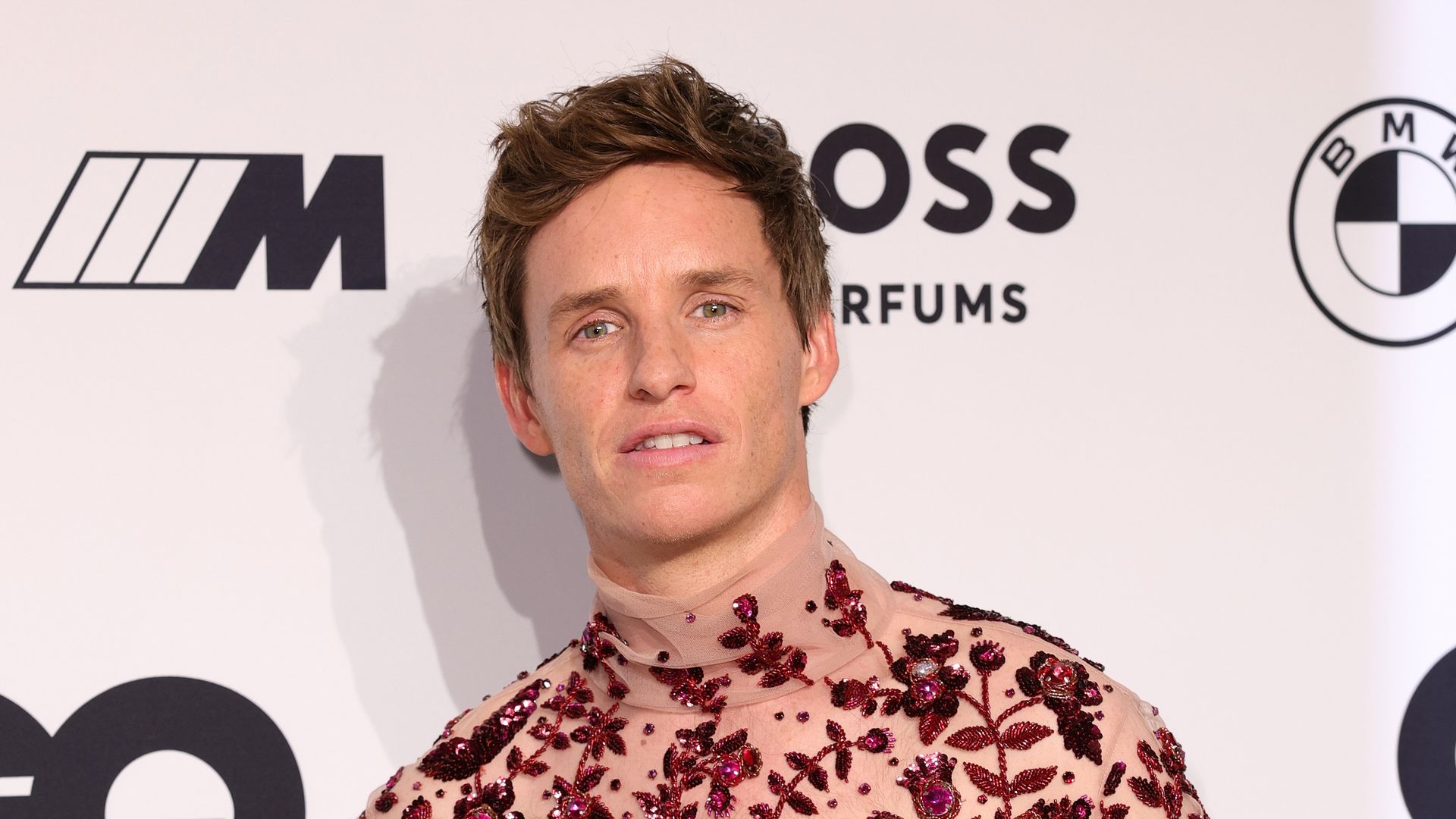 Wow! Schauspieler Eddie Redmayne flasht im Glitzer-Look