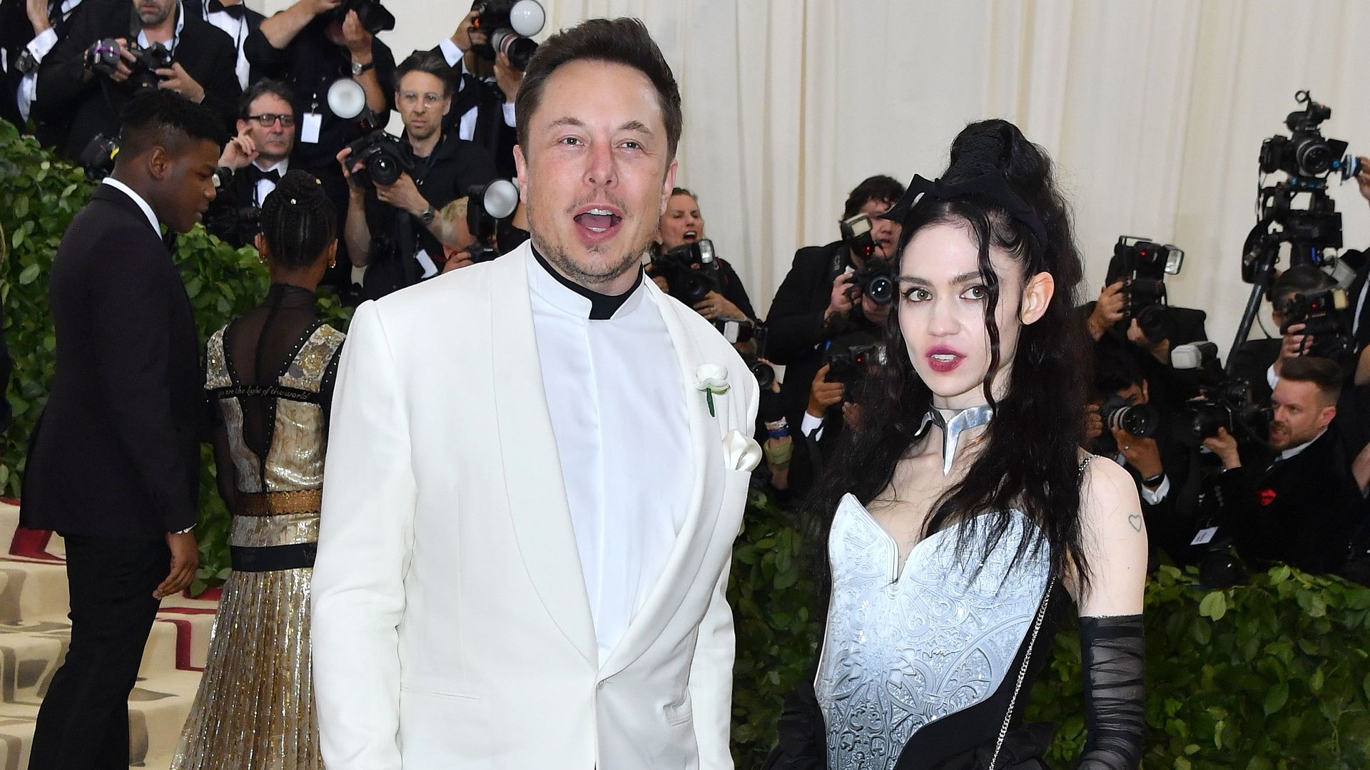 Grimes enthüllt Details zur Erziehung von Kindern mit Elon