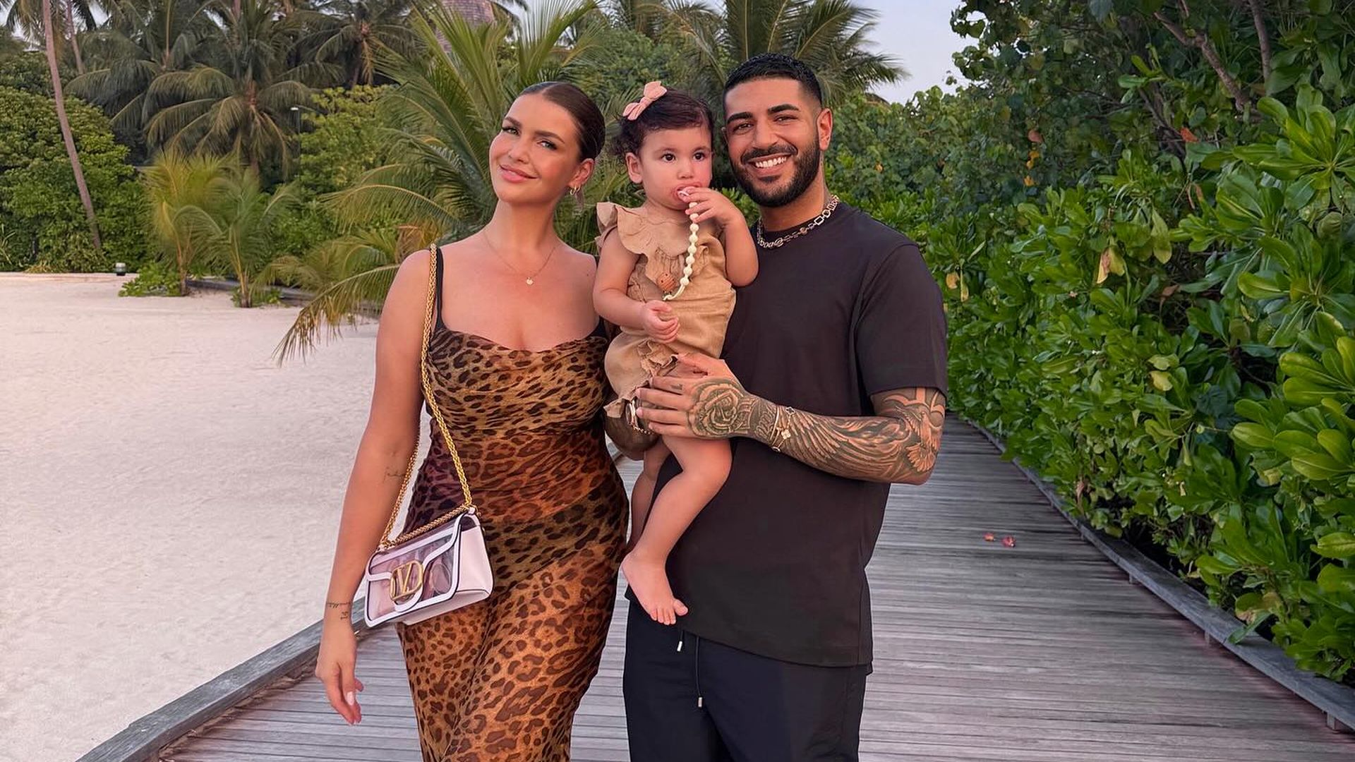 Nach Liebeskrise: Farina Opoku posiert mit ihrer Familie