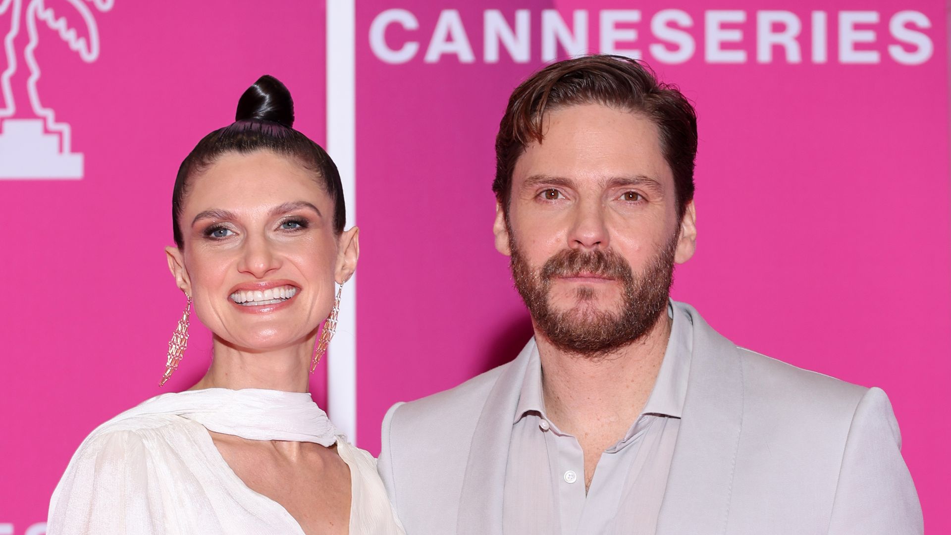 "Ergänzen uns": Daniel Brühl schwärmt von seiner Felicitas