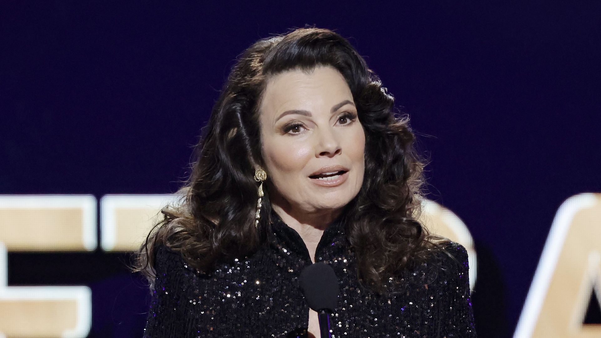 Fran Drescher demonstriert vor Filmstudios und Netflix-Büros