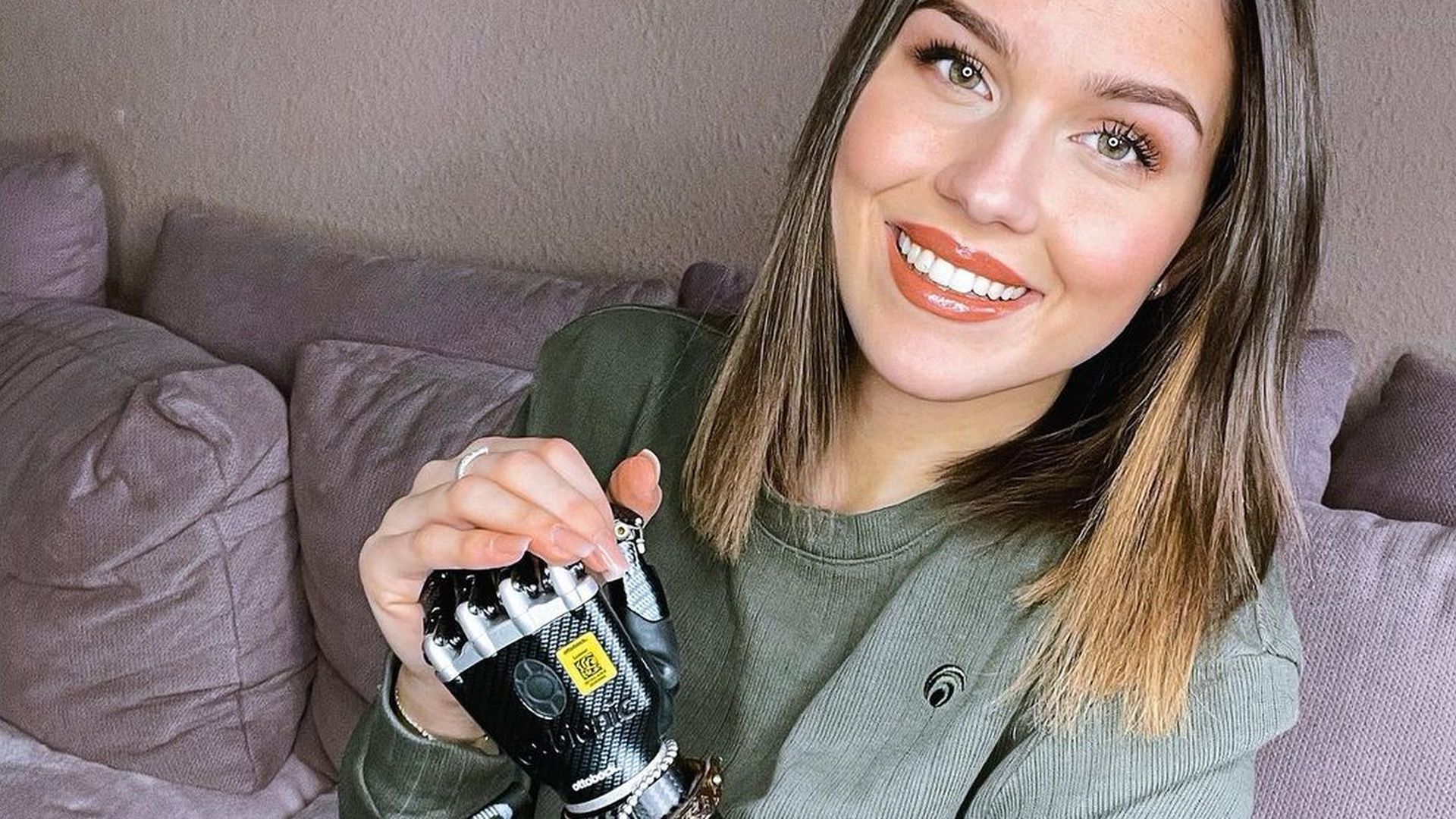 Einarmiger Webstar Gina Rühl will Miss Germany 2022 werden