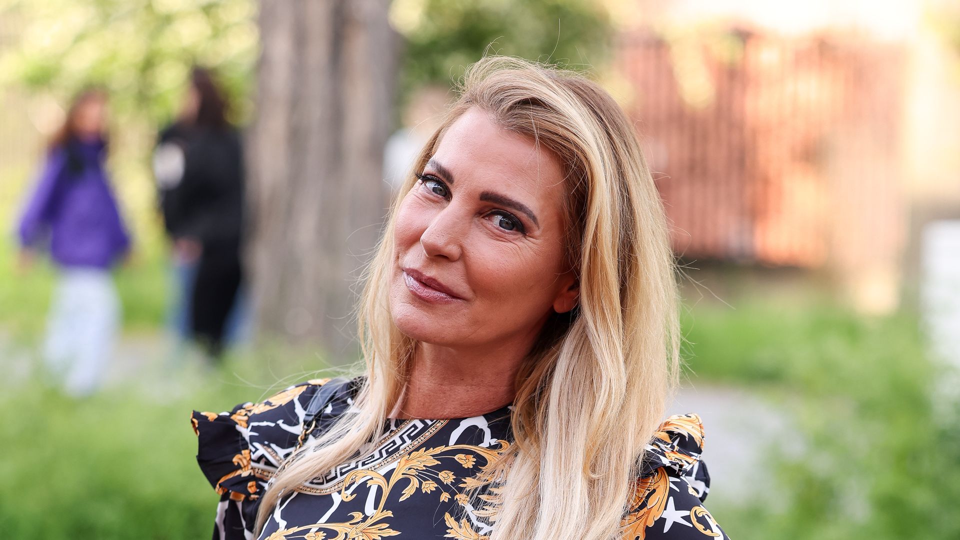 Giulia Siegel knutscht auf der Wiesn mit unbekannter Frau