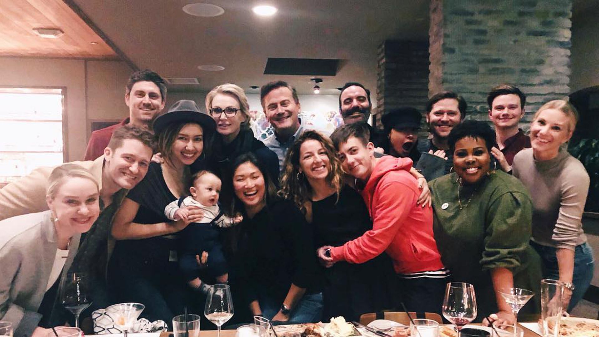 Kurz nach Marks Tod: Fröhliche Reunion der "Glee"-Stars! | Promiflash.de