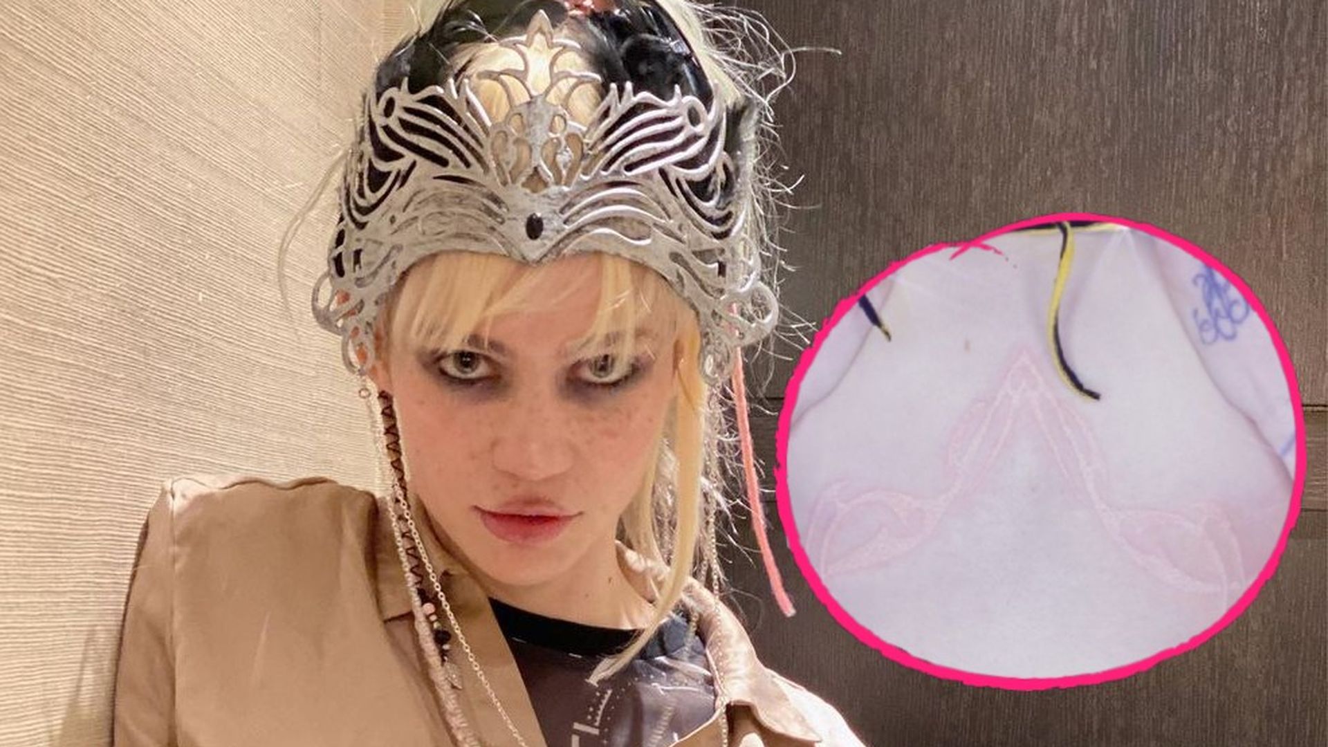 Wie ein Alien: Grimes arbeitet an Ganzkörper-Tattoo weiter