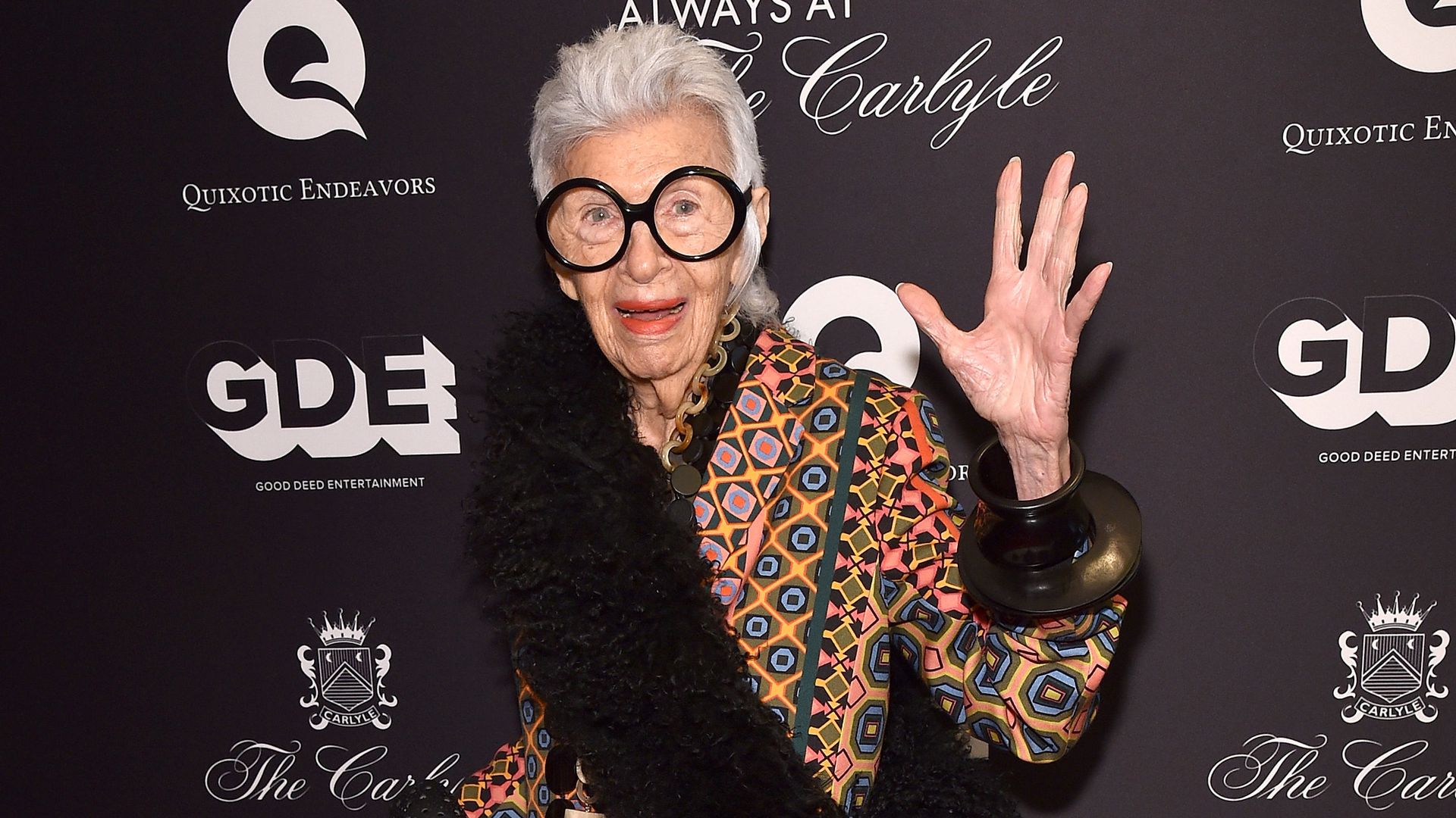 Mode-Ikone Iris Apfel (97) unterschreibt ersten Modelvertrag ...