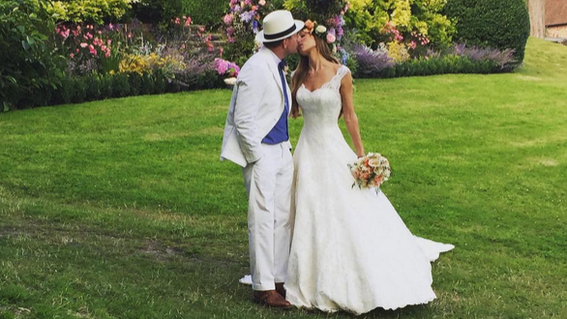 Glücklicher Guy Ritchie: So schön war seine Braut Jacqui | Promiflash.de