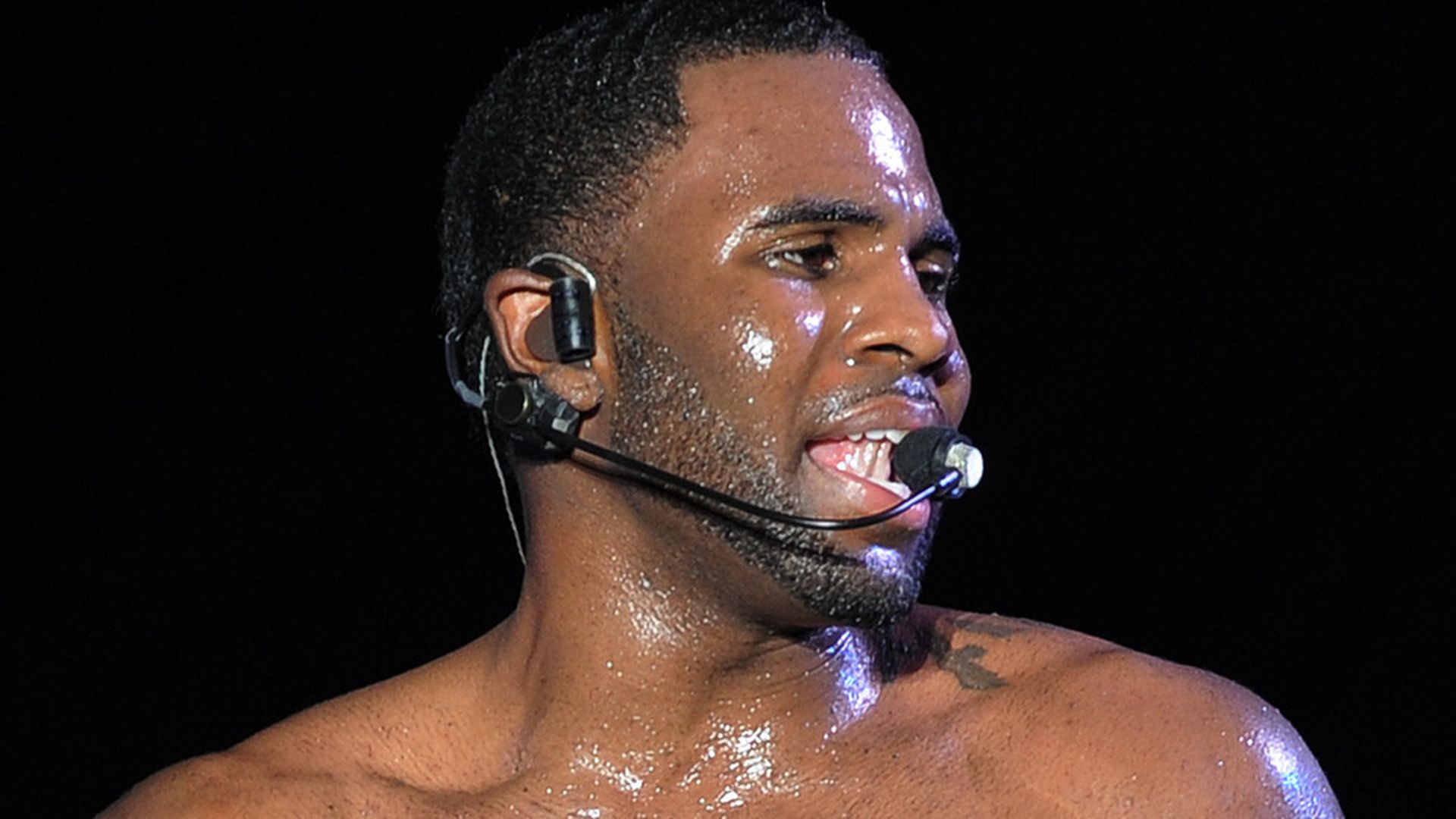 Hot: Jason Derulo zeigt seinen verschwitzten Body | Promiflash.de