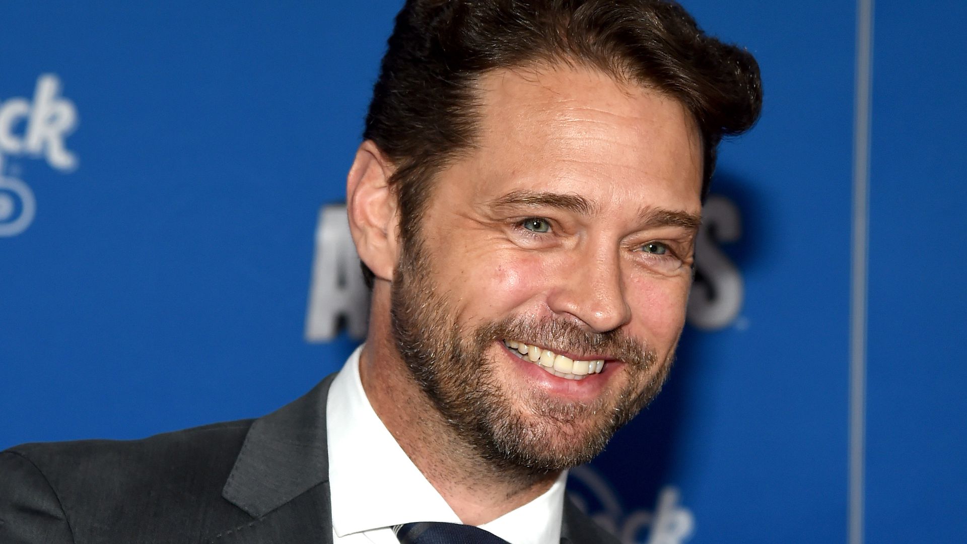 Jason Priestley ist stolz auf die 90210-Stars | Promiflash.de
