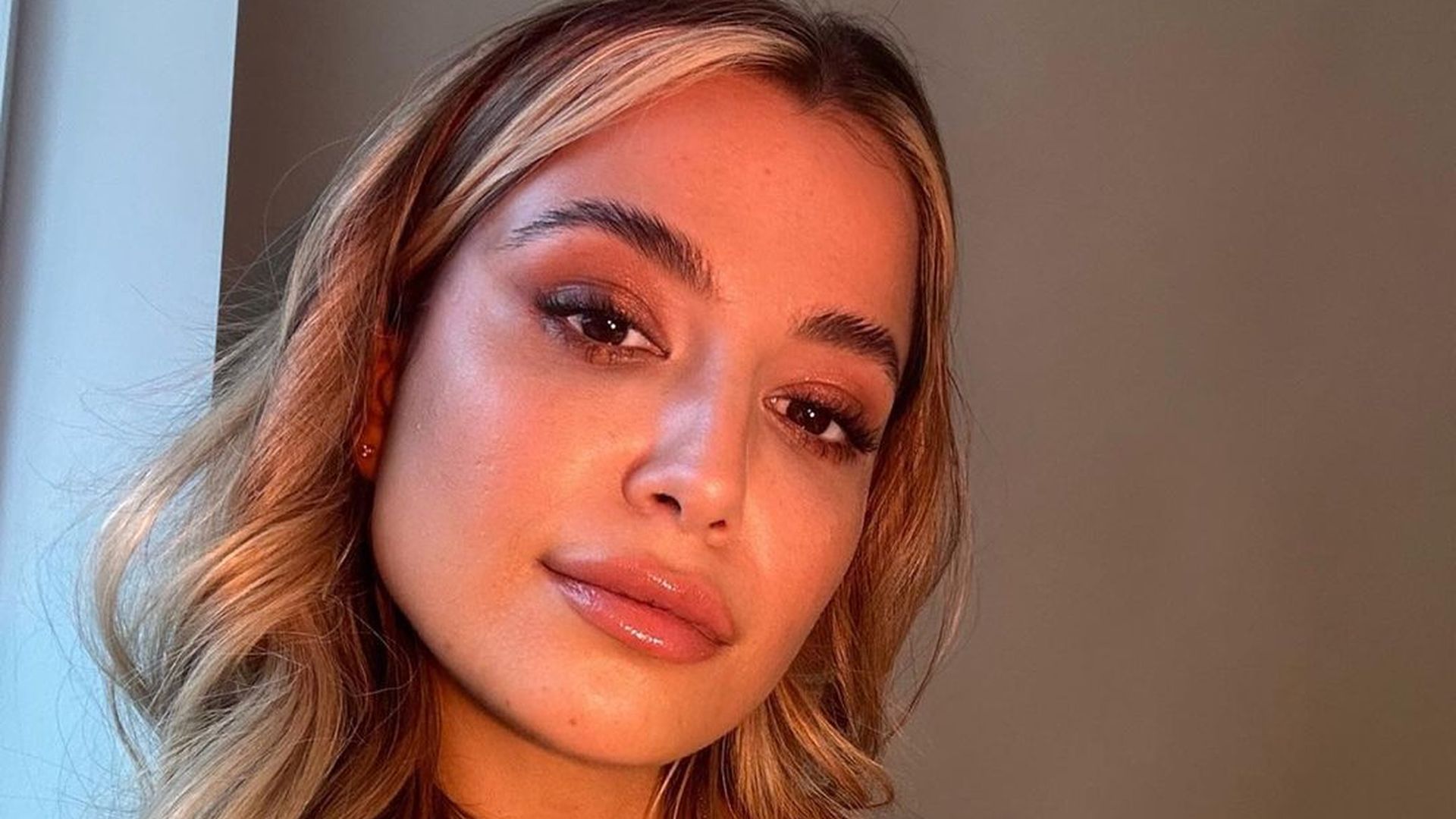 Netz-Pause: Jenefer Riili teilt eine kryptische Botschaft