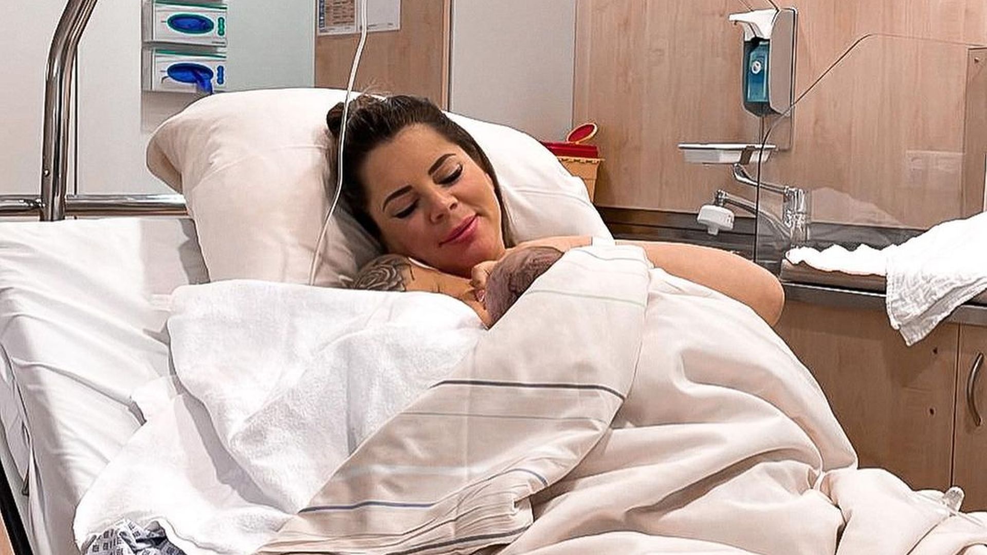 Süße Fotos: Jenny Frankhauser meldet sich aus dem Wochenbett