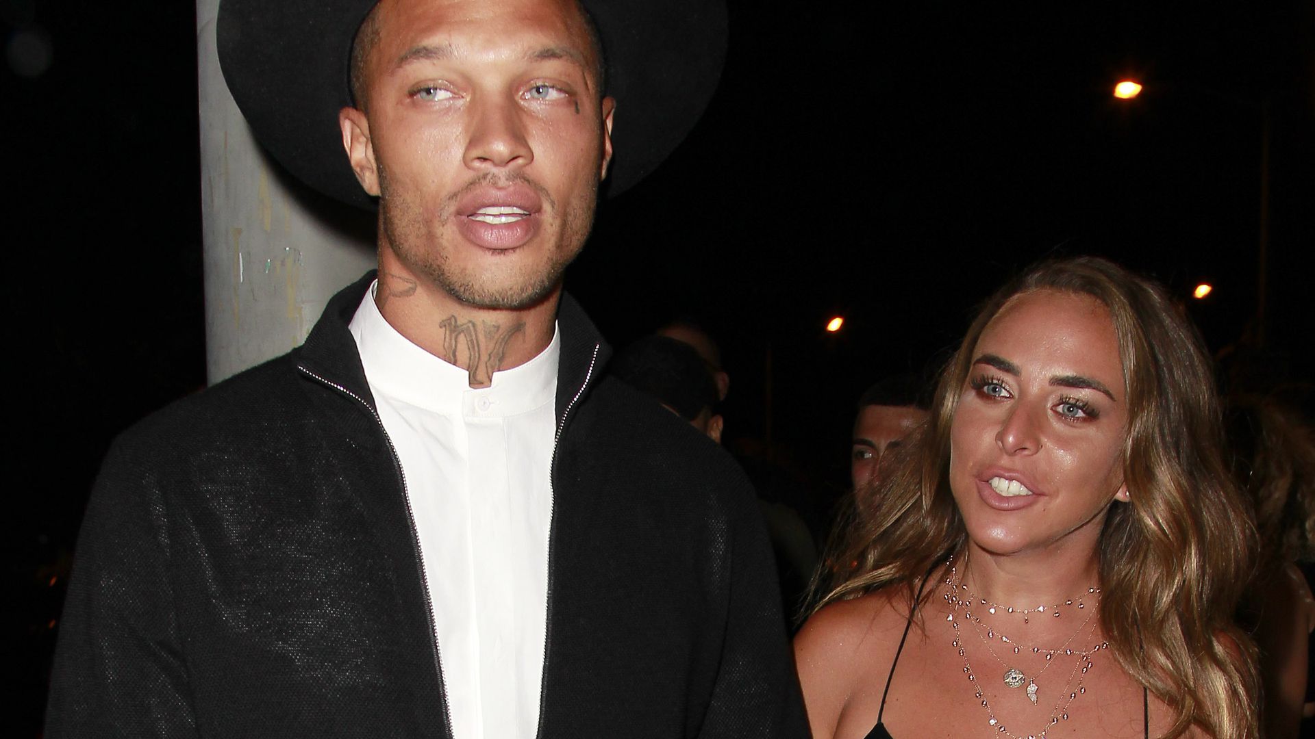 Wird's ernst? Jeremy Meeks mit der Neuen bei Ring-Juwelier! | Promiflash.de