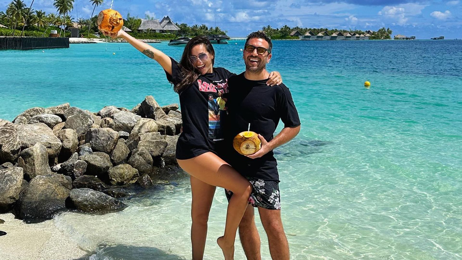 Elyas M'Barek überrascht mit einem Foto aus Flitterwochen