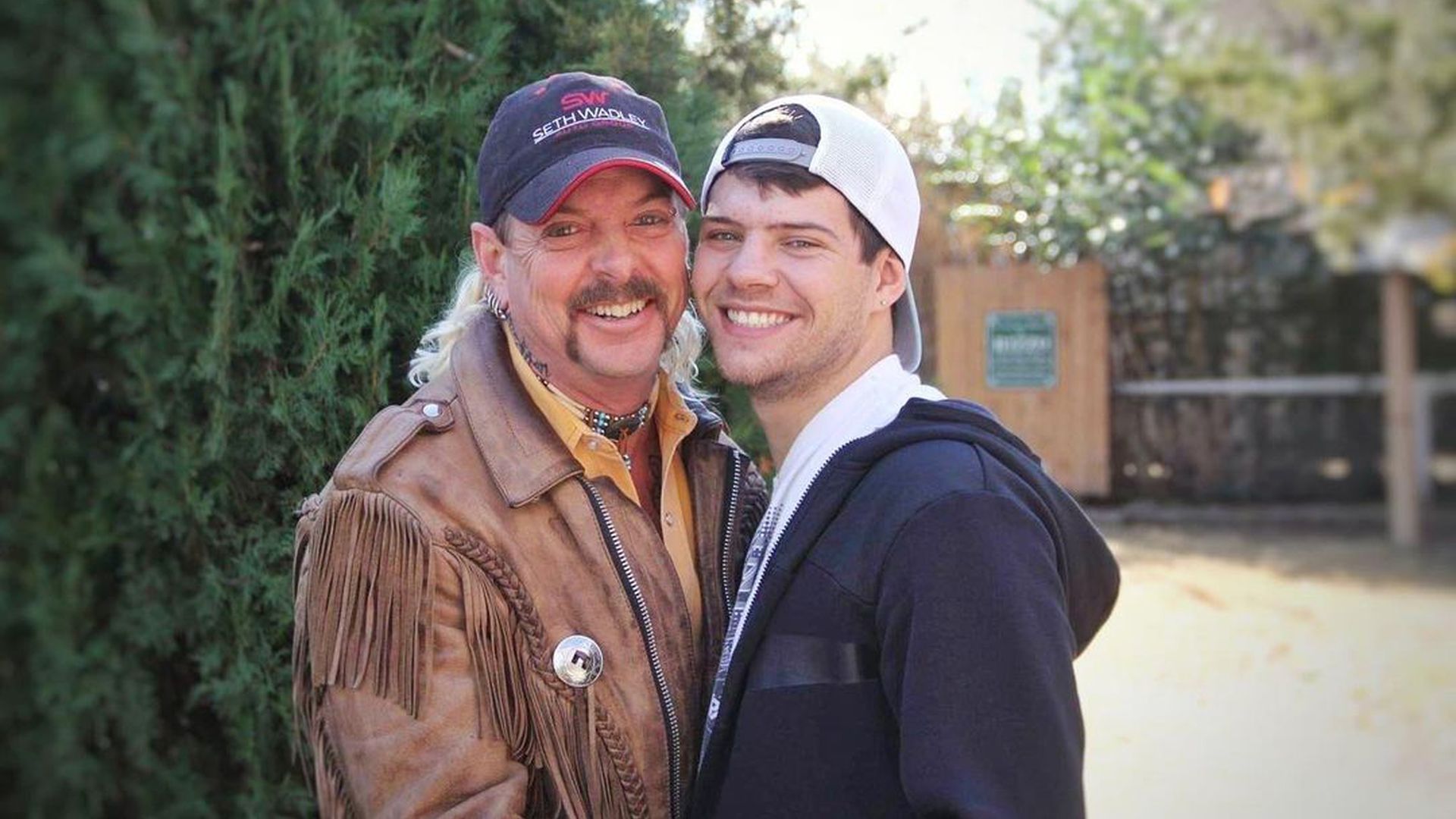 Jetzt doch: Joe Exotic reicht die Scheidung von Dillon ein!